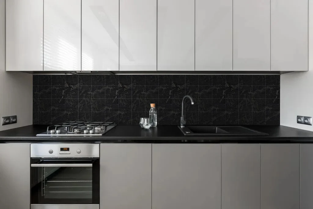 17 Striking Backsplash Ideas for Black Countertop Kitchens - Interior ...