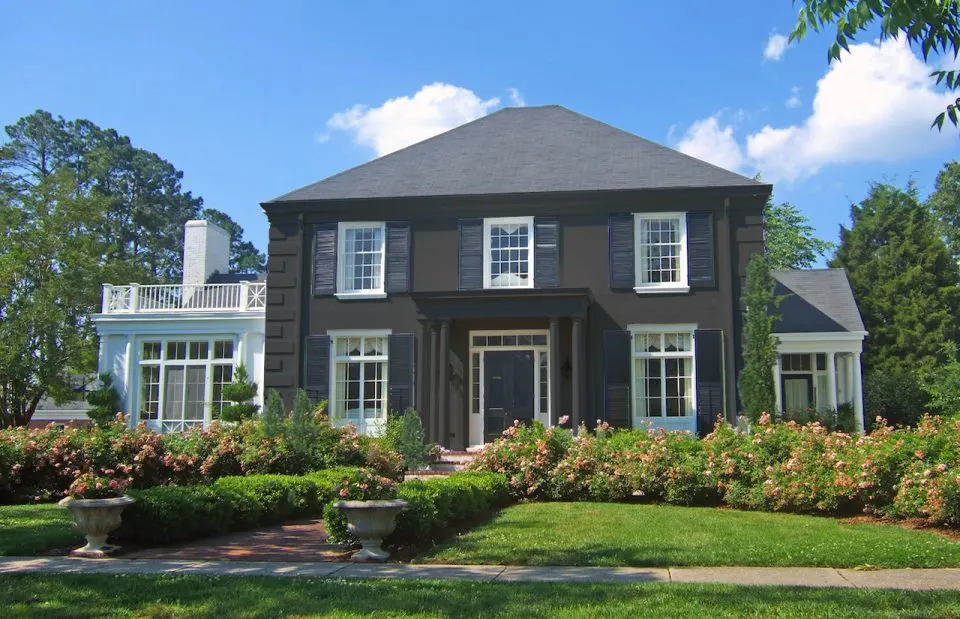 20 Colors to Revitalize Your Colonial Home