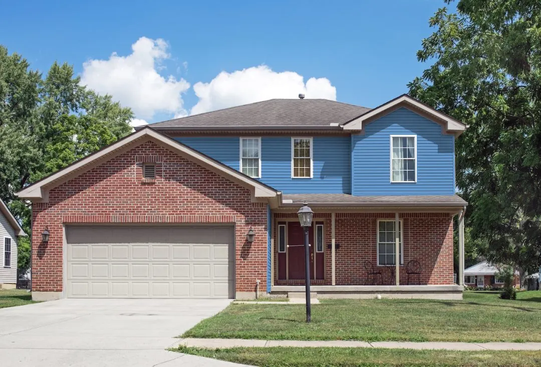 Mastering Harmony: 16 Siding Colors for Red Brick Homes