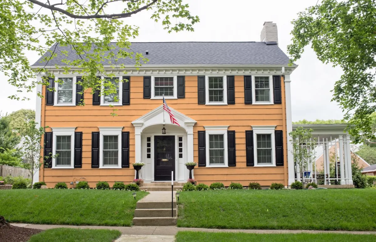 20 Colors to Revitalize Your Colonial Home